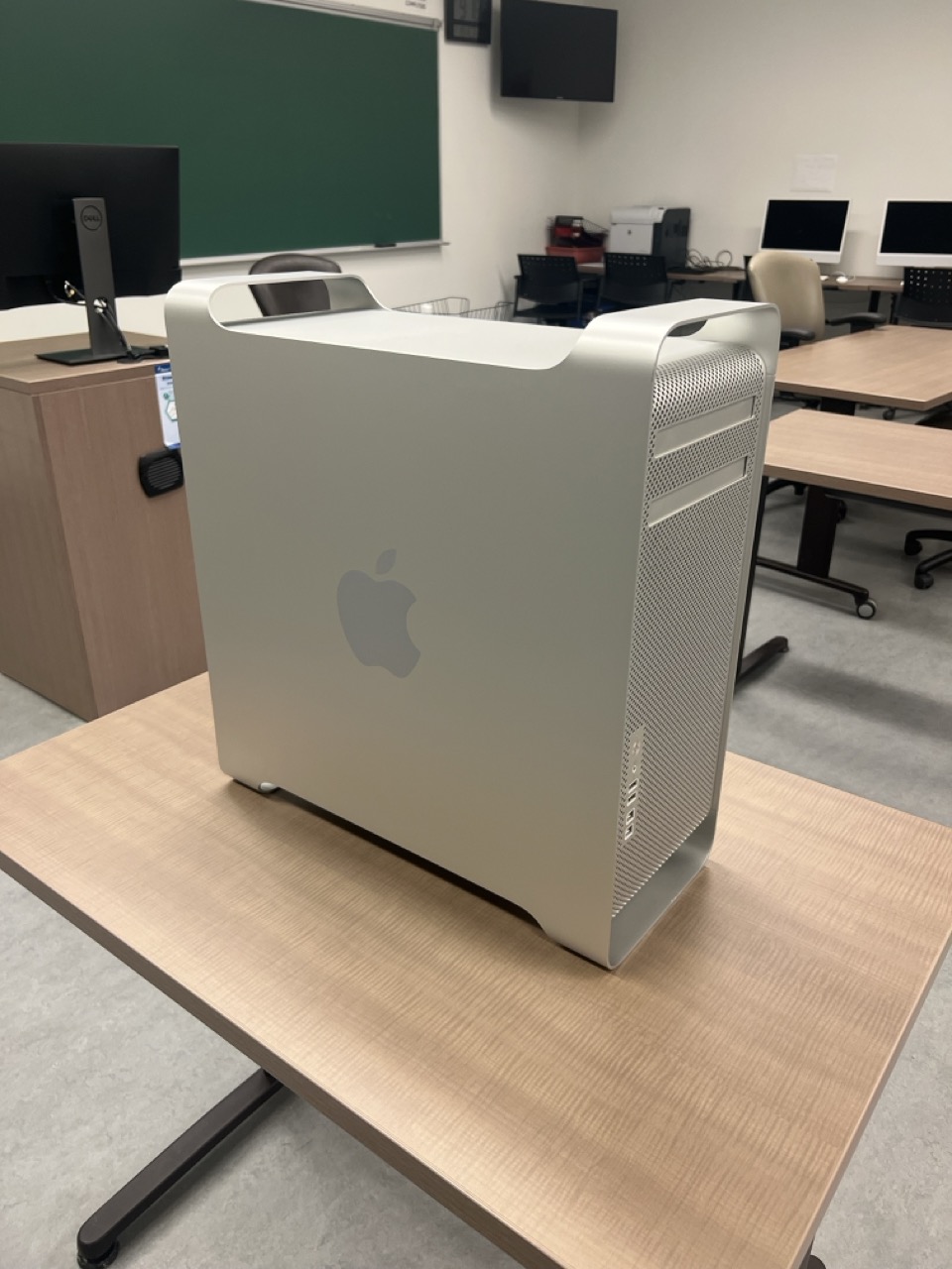 Apple Mac Pro (2010) - the CUrb