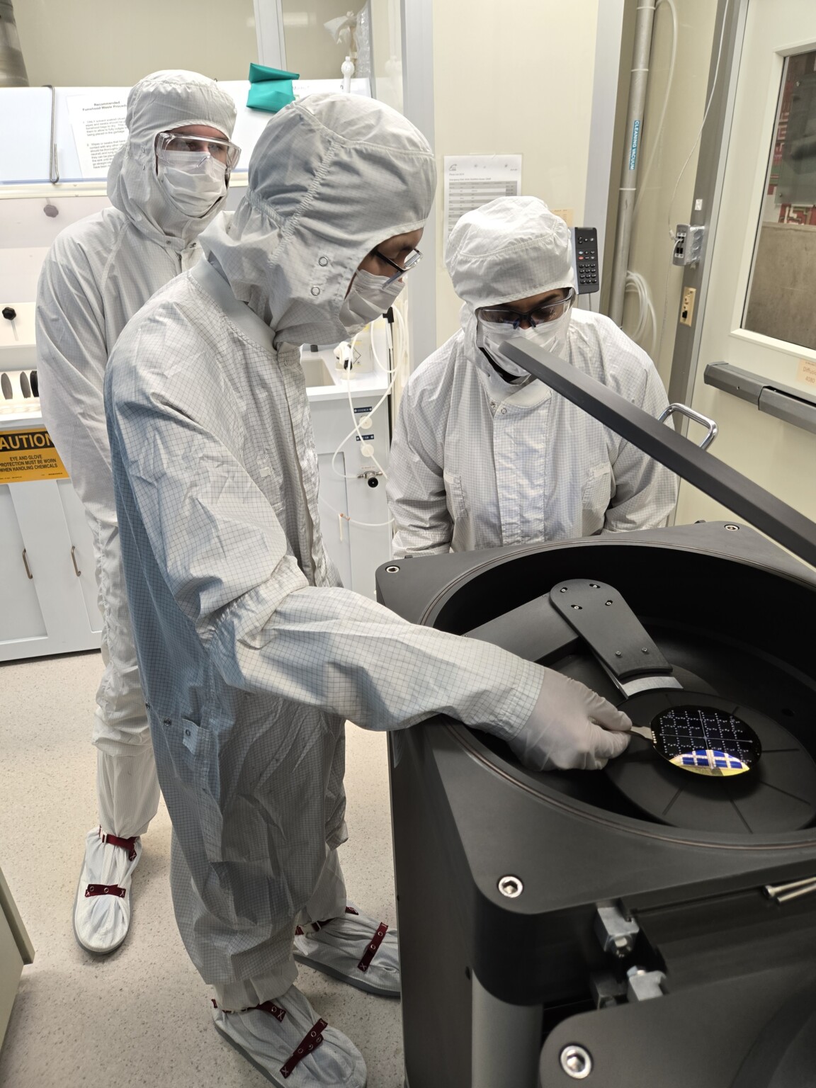 Carleton University Microfabrication Facility (CUMFF) - Department of ...