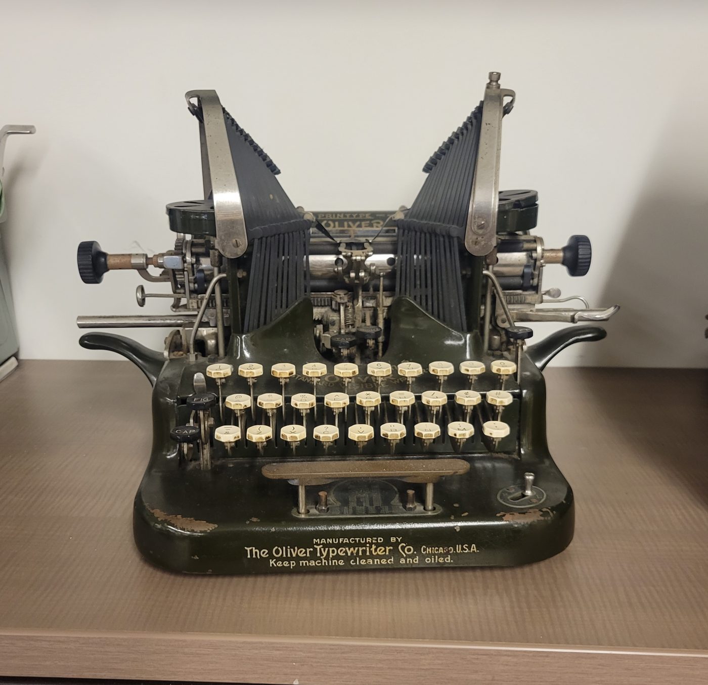 Oliver No. 5 Typewriter | School of Journalism and Communication