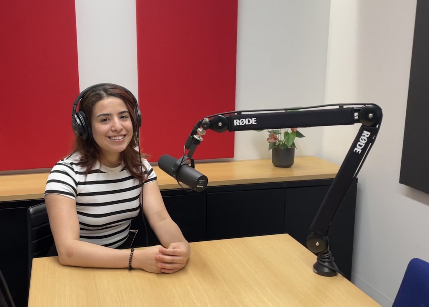 Journalism students earn equity scholarships to pursue audio internships | School of Journalism ...
