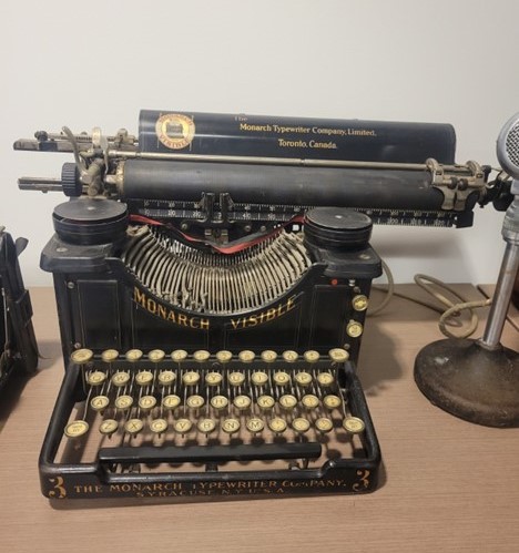Monarch Typewriter Model 3 | School of Journalism and Communication