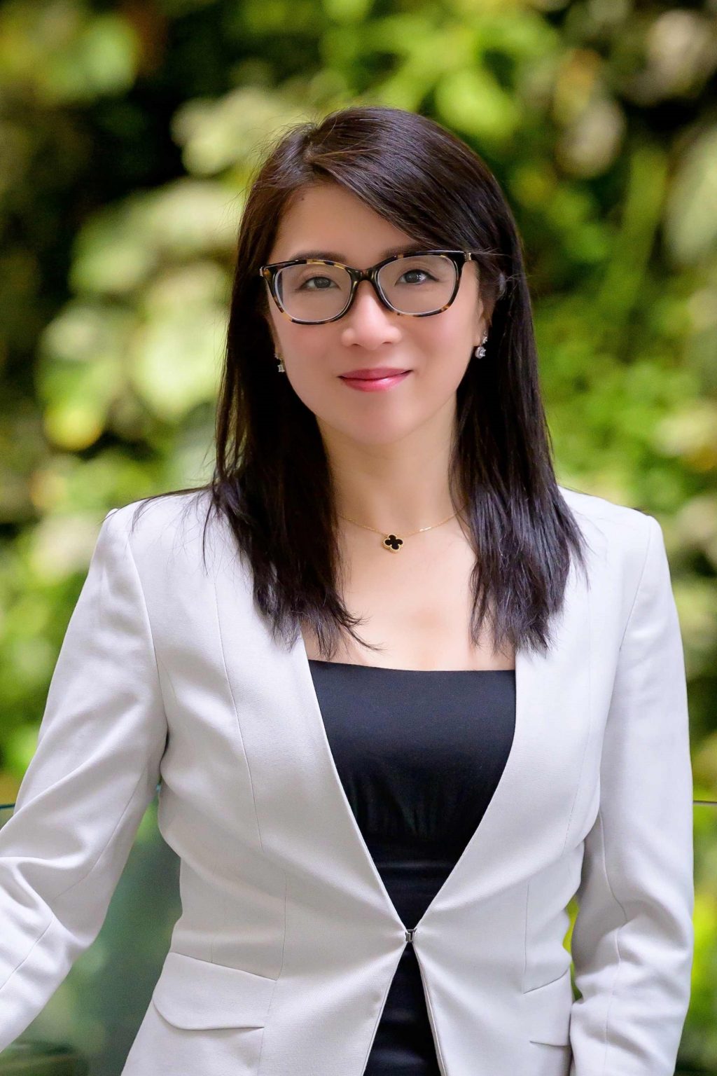 Team Members - Professor Winnie Ye - Silicon Micro/NanoPhotonics Laboratory